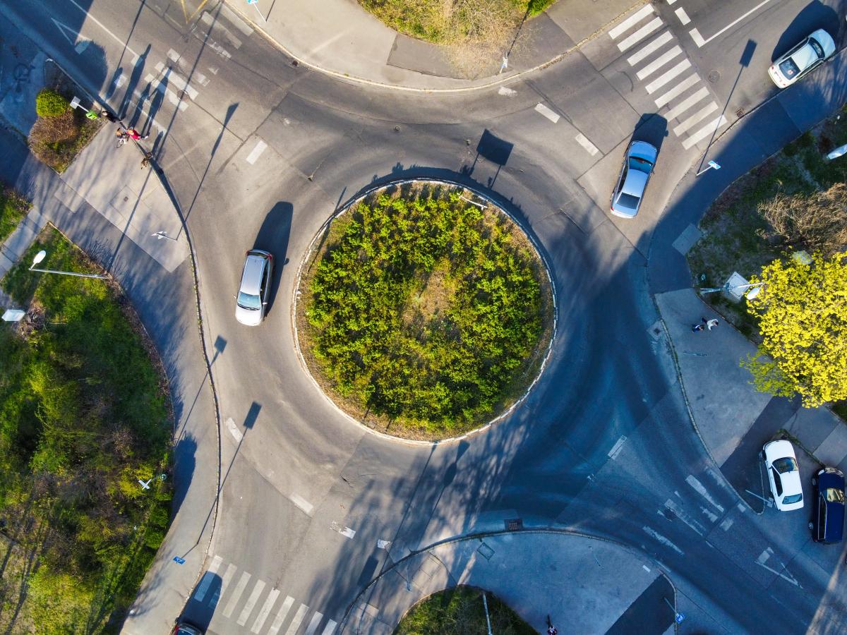 How to Use a Roundabout: All You Need to Know | Surex