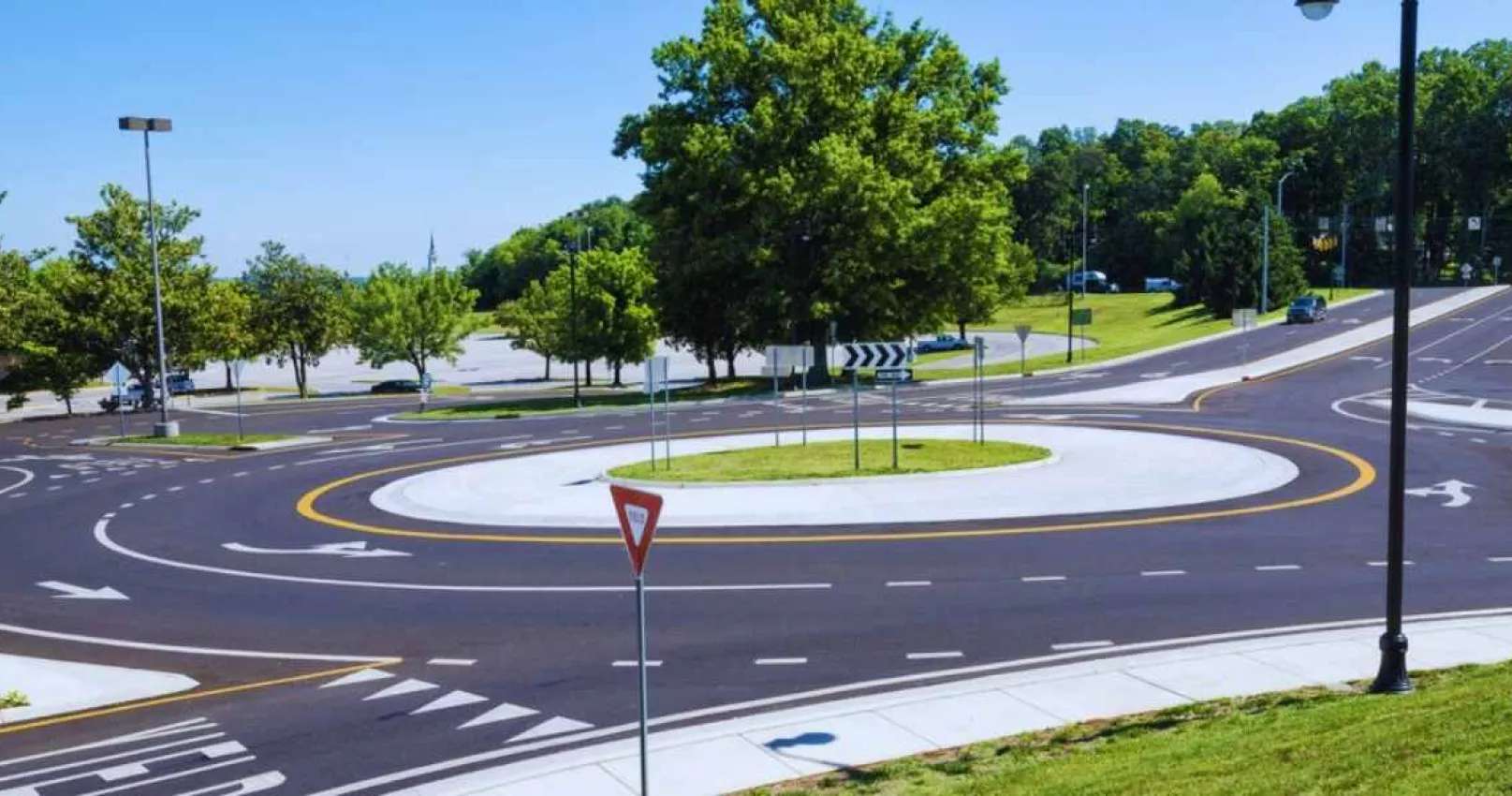 How to Use a Roundabout: All You Need to Know | Surex
